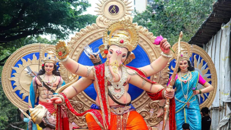 10 Famous Ganpati Pandals in Mumbai you must visit by ugtworld